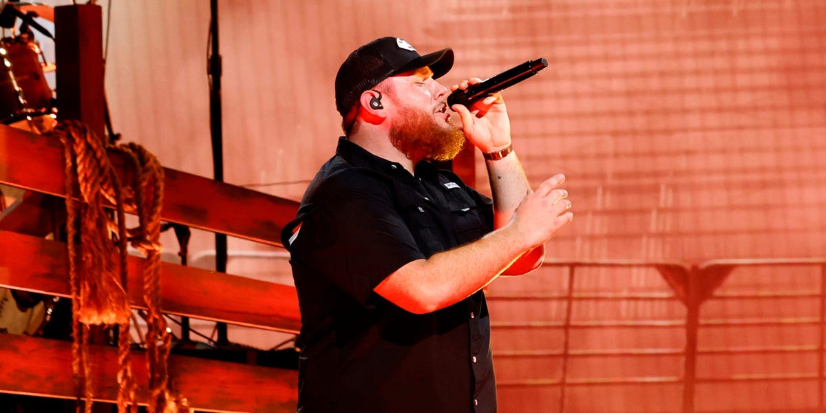 Luke Combs Announces 2026 “My Kinda Saturday Night” World Tour - The ...