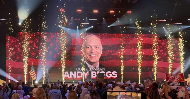 Trump Endorses Arizona Candidates at Phoenix ‘Build the Red Wall’ Rally ...