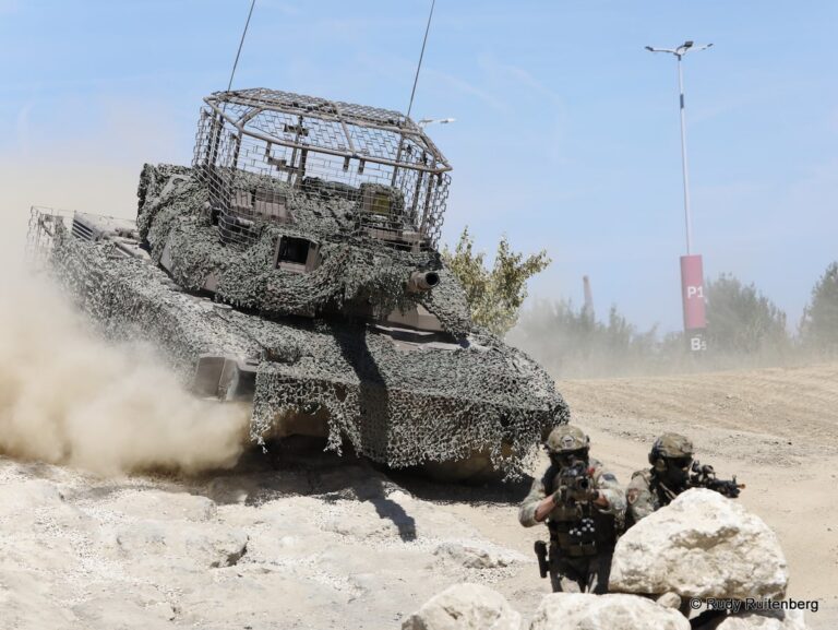 French Army Unveils Upgraded Leclerc XLR Tank with Drone Defense Armor ...